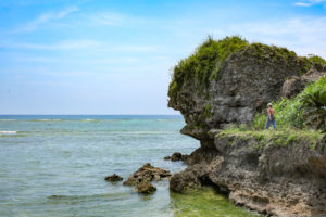 渡具知(とぐち)ビーチは磯遊びの名所！バーベキューもできるよ！｜沖縄トラベル