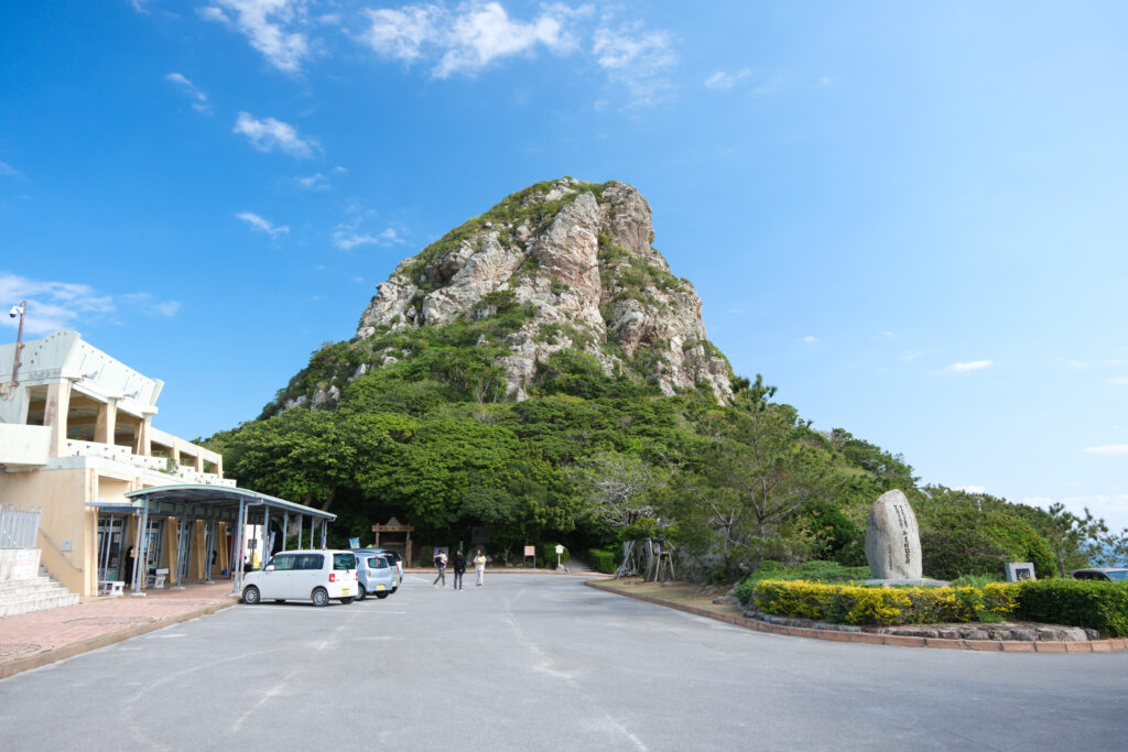 【伊江島タッチュー】登山にかかる時間や注意点をわかりやすく解説｜沖縄トラベル